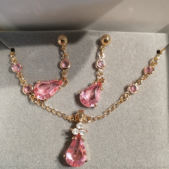 Avon | Jewelry | Avon Holiday Glitter Gift Set Rose | Poshmark